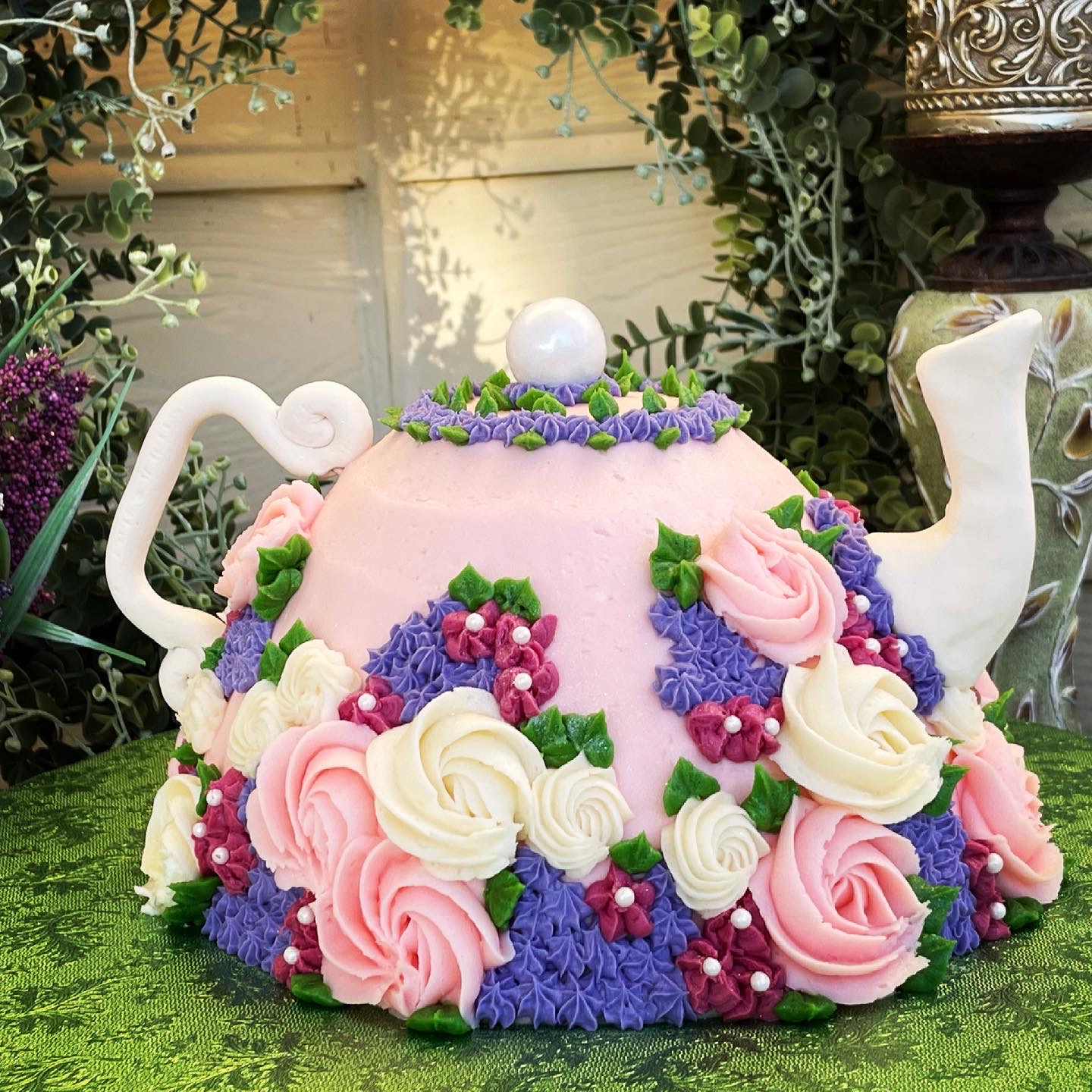 Custom Cakes - The Kate Pearl Tea Room